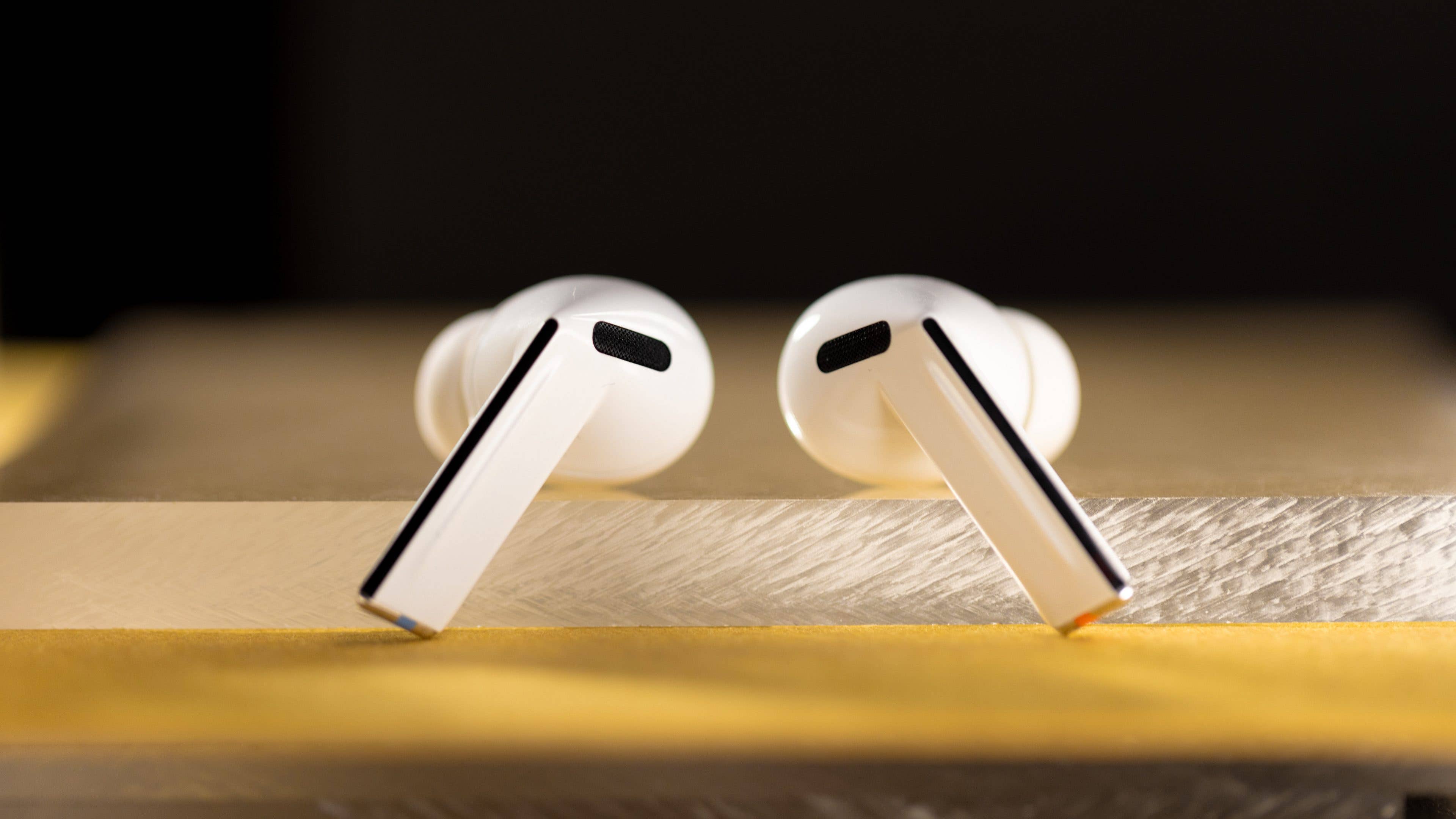 Why Your Galaxy Buds 3 Pro Might Not Be Charging (and How to Fix It)