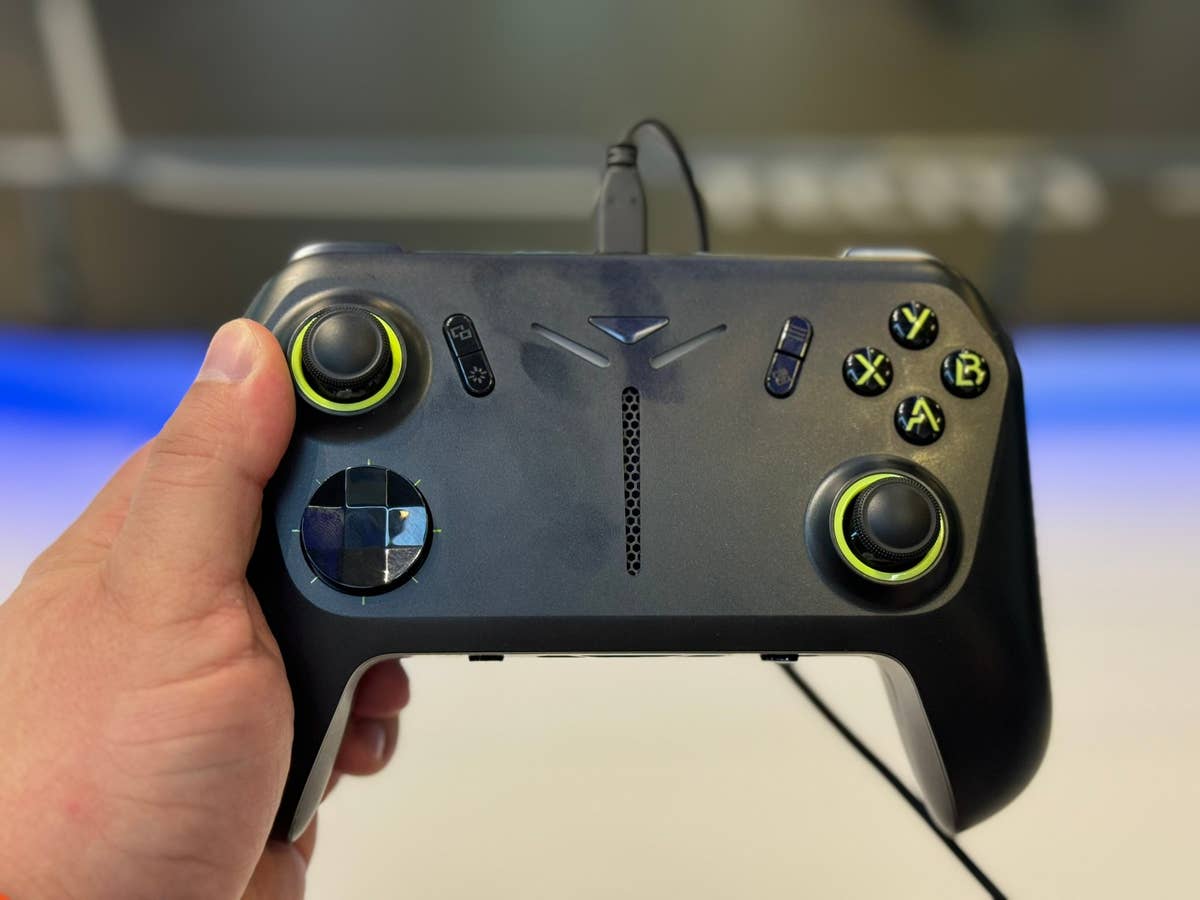 Tecno Pocket Go Hands-On: This Controller is a Handheld Console