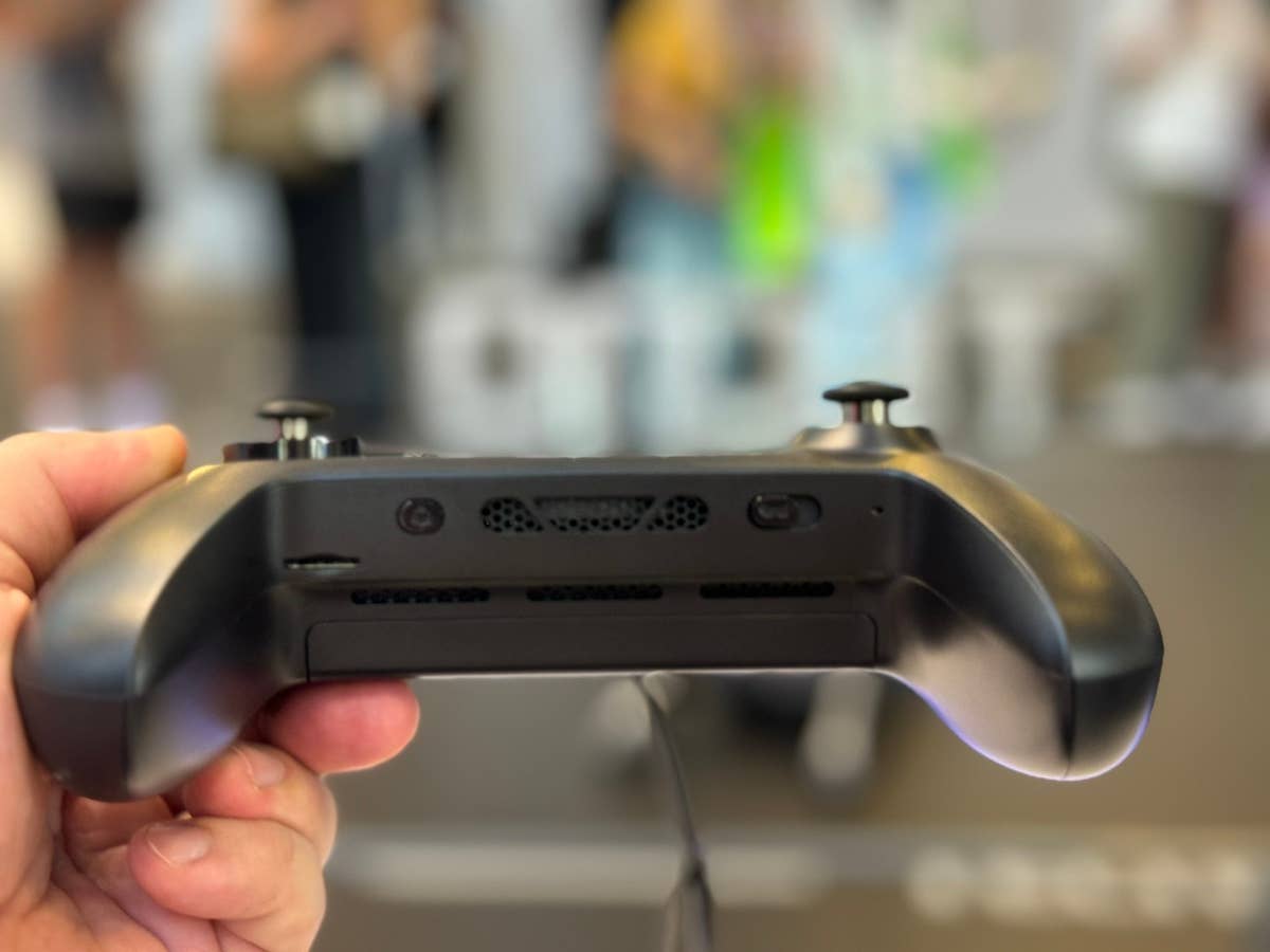 Tecno Pocket Go Hands-On: This Controller is a Handheld Console